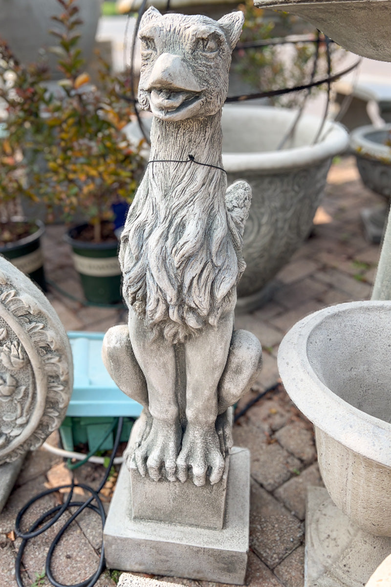 Campania Gryphon Statue AS – Chalet